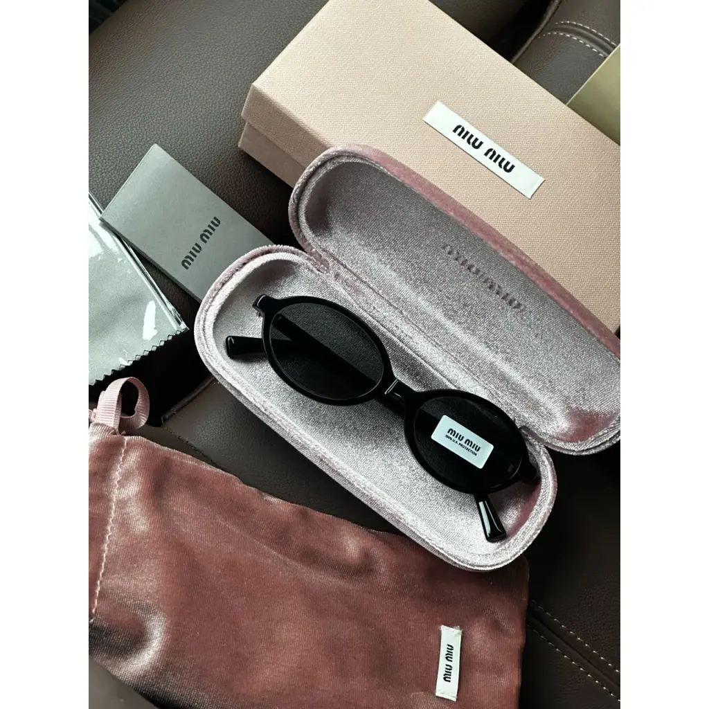 Miu Miu Черные солнцезащитные очки для женщин купить в интернет магазине с доставкой