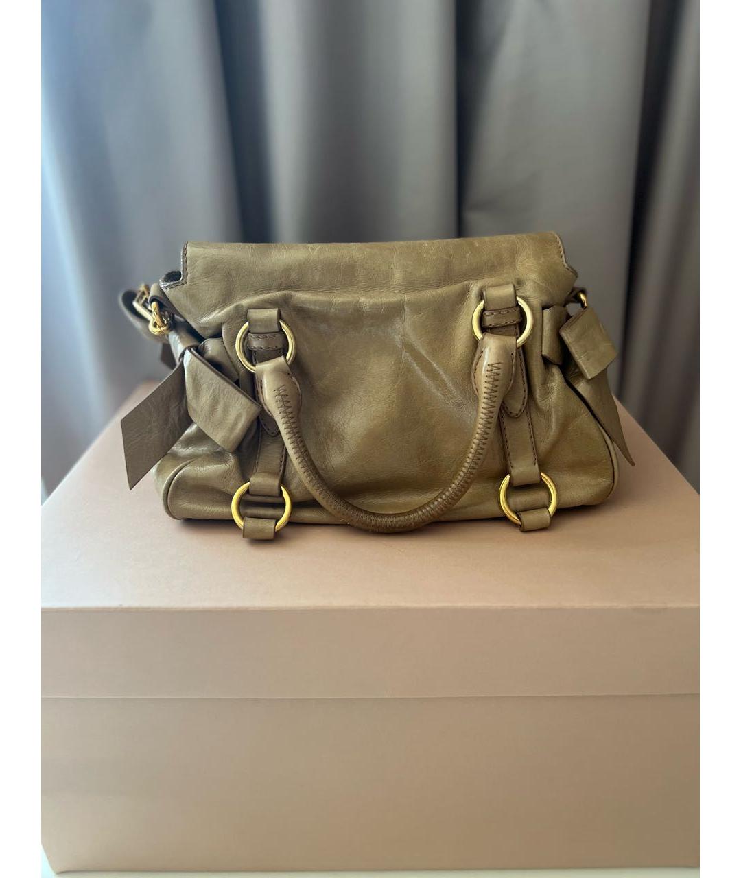 MIU MIU Бежевая кожаная сумка с короткими ручками для женщин – купить в ...