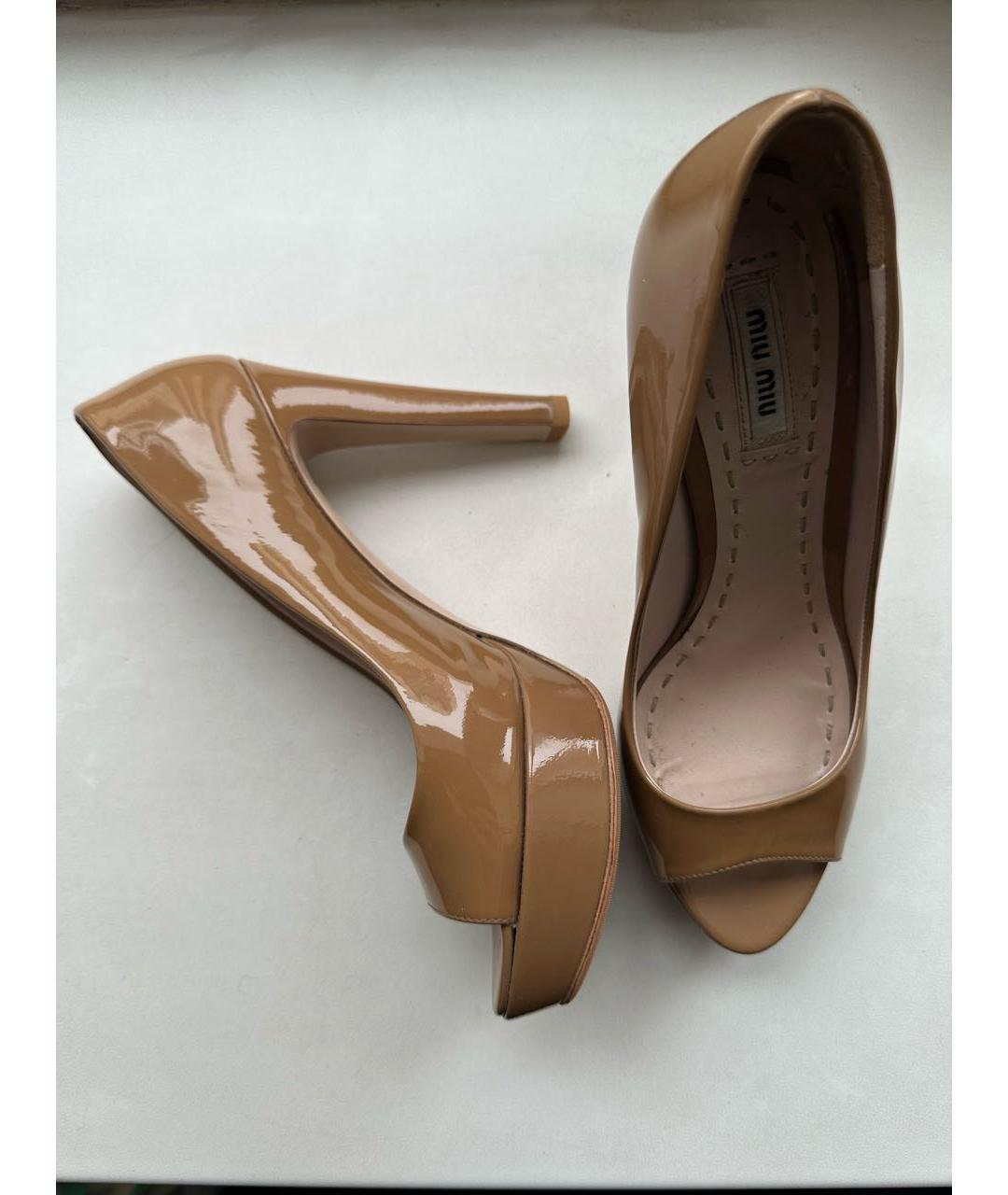 Miu Miu Бежевые кожаные туфли для женщин купить онлайн с доставкой